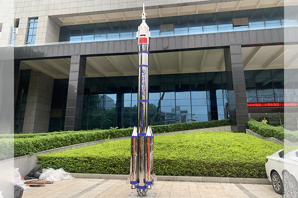 Custom Stainless Steel Rocket Sculpture – Modern Aerospace Landmark ...